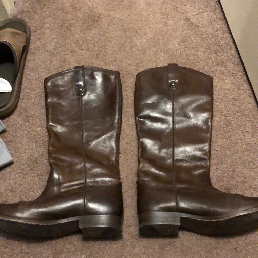 Great Boots To Wear With Multiple Outfits - Gem